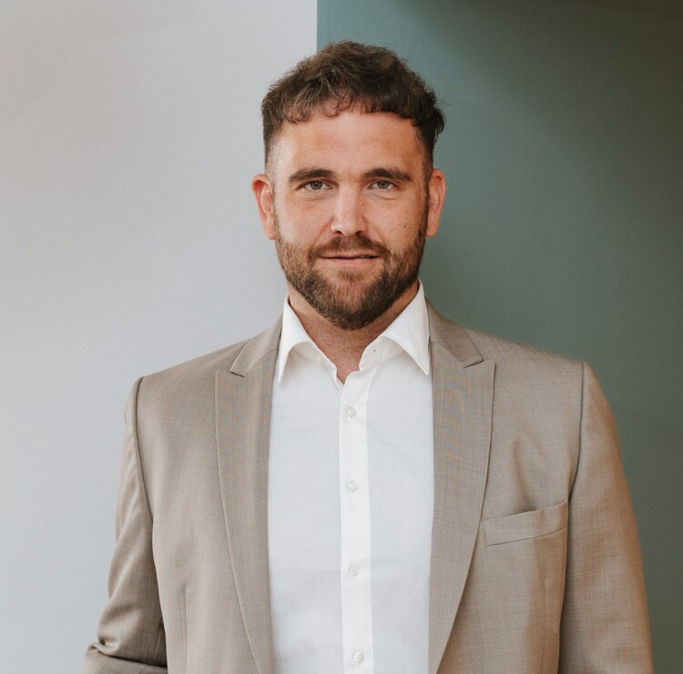 Free employment law termination check - mueller.legal – Rechtsanwälte